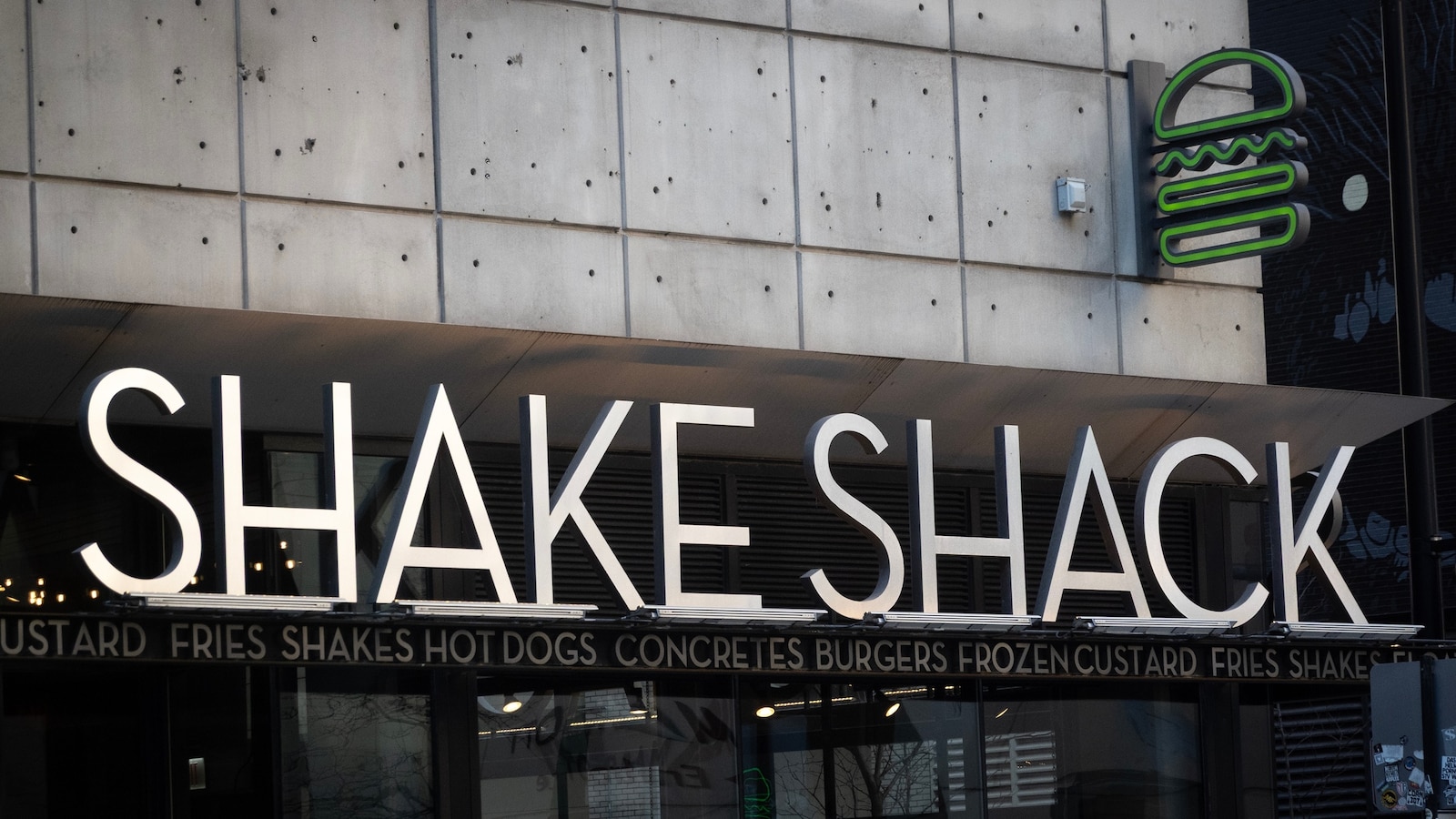 Shake Shack offers free chicken sandwiches every Sunday in July - ABC News