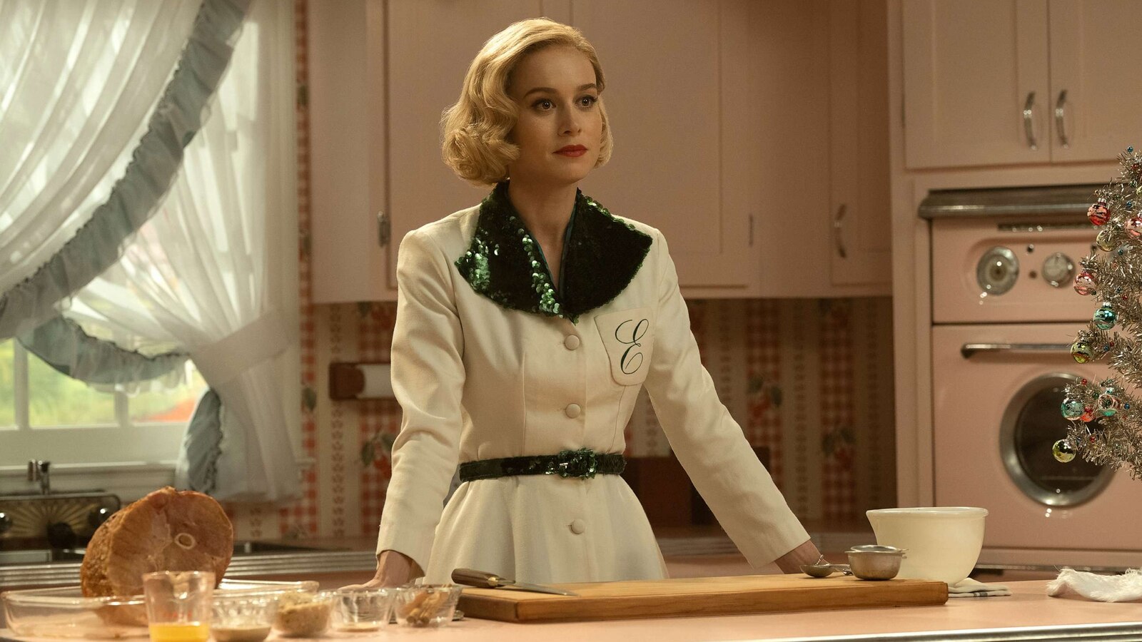 See Brie Larson in 1st look of upcoming series 'Lessons in Chemistry ...