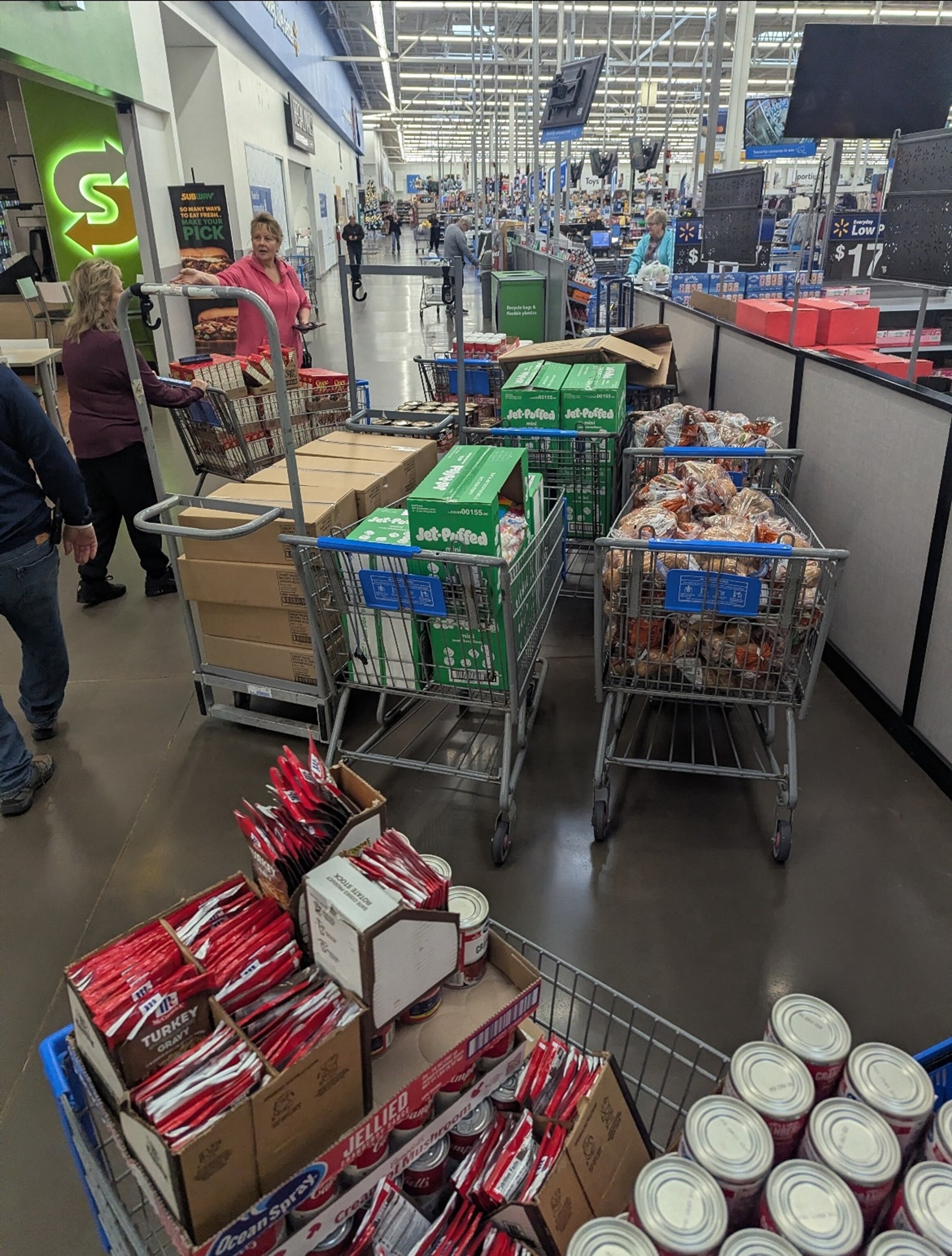 Friends looking to help federal workers end up feeding more than 540 ...