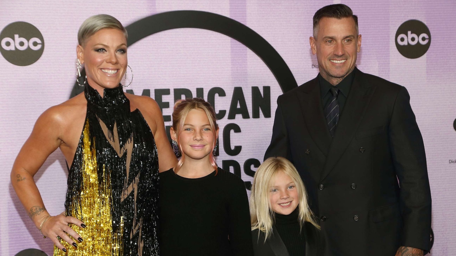 Watch Pink's daughter sing an Olivia Rodrigo song at her 1st recital ...