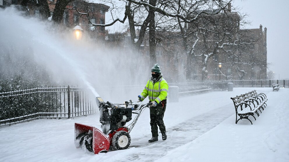Winter storm live updates: At least 14 dead across multiple states ...