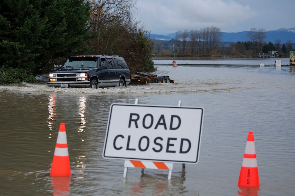 Washington residents evacuate amid catastrophic flooding, National ...