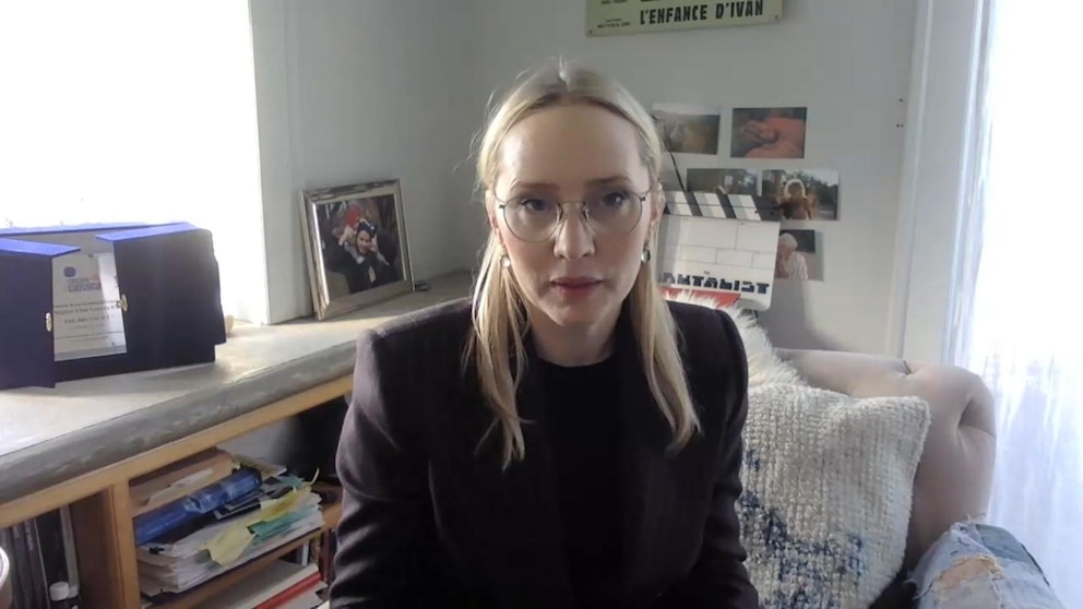 Video Mona Fastvold talks 'The Brutalist' - ABC News