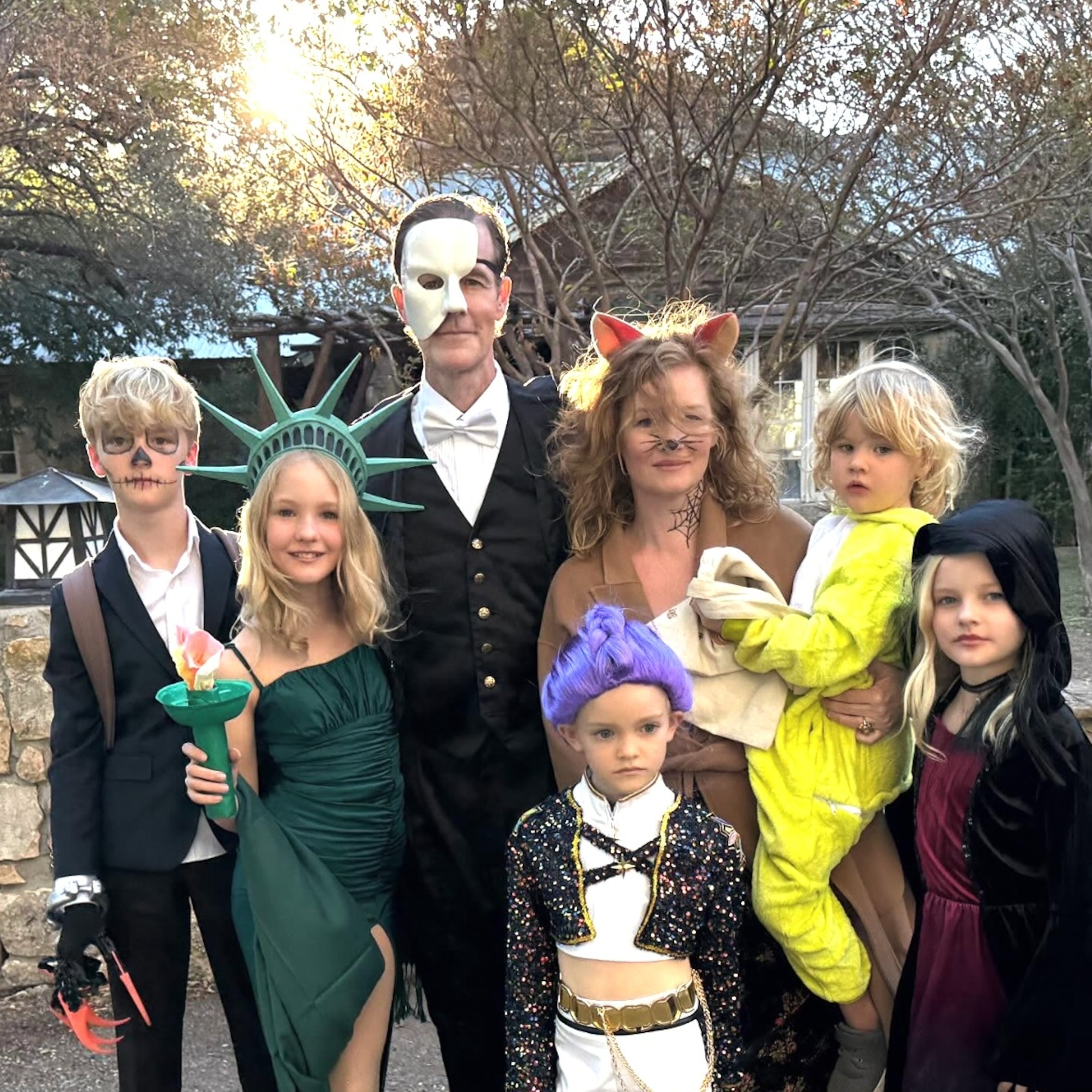 James Van Der Beek celebrates Halloween in style with wife, kids - ABC News