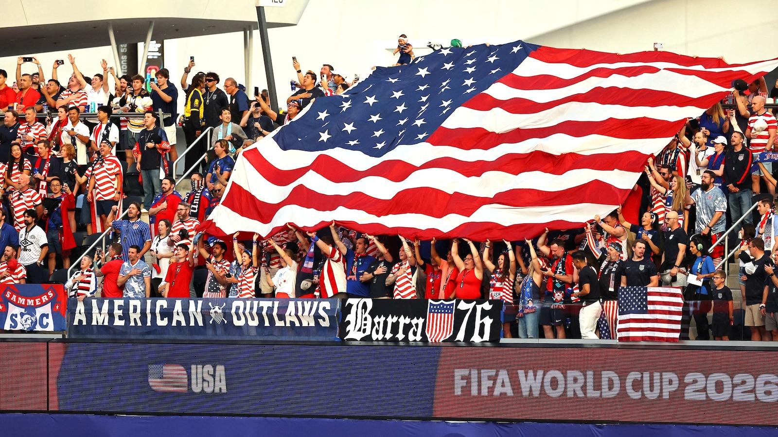 'Country Roads' unites World Cup fans with USMNT sing-along - ABC News