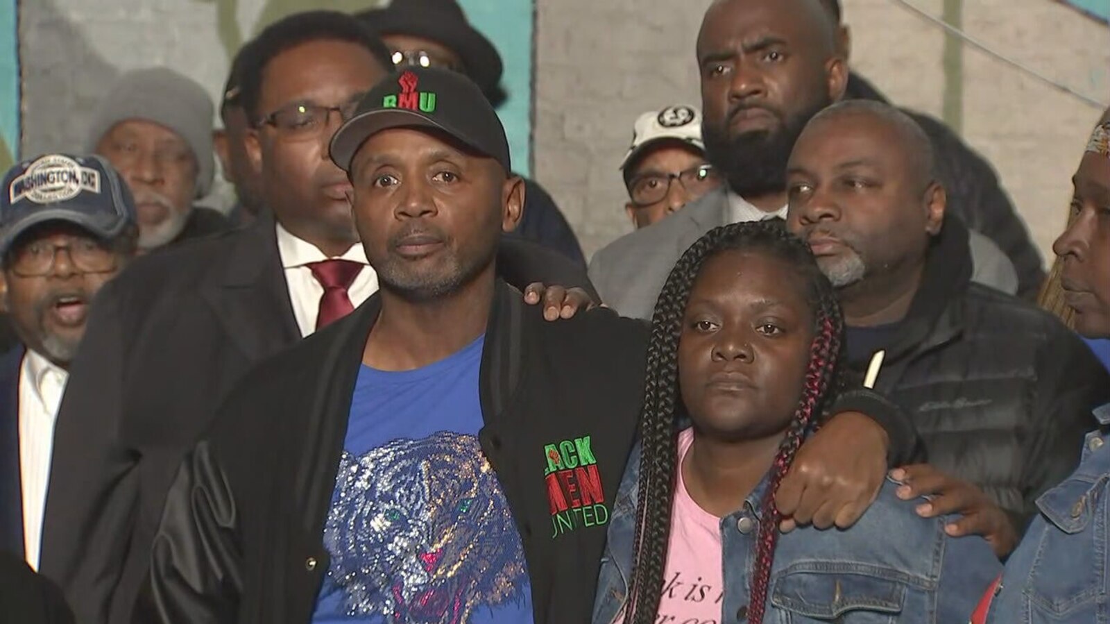 Manhunt underway in Chicago after 10 family members among 14 injured in ...