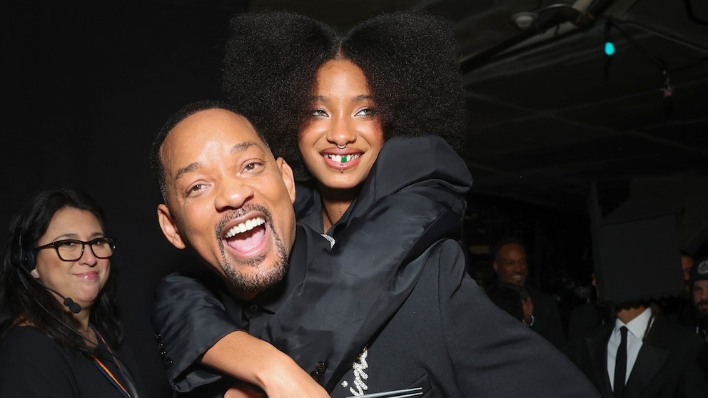 Grammys 2025: Behind-the-scenes photos from the show - Good Morning America