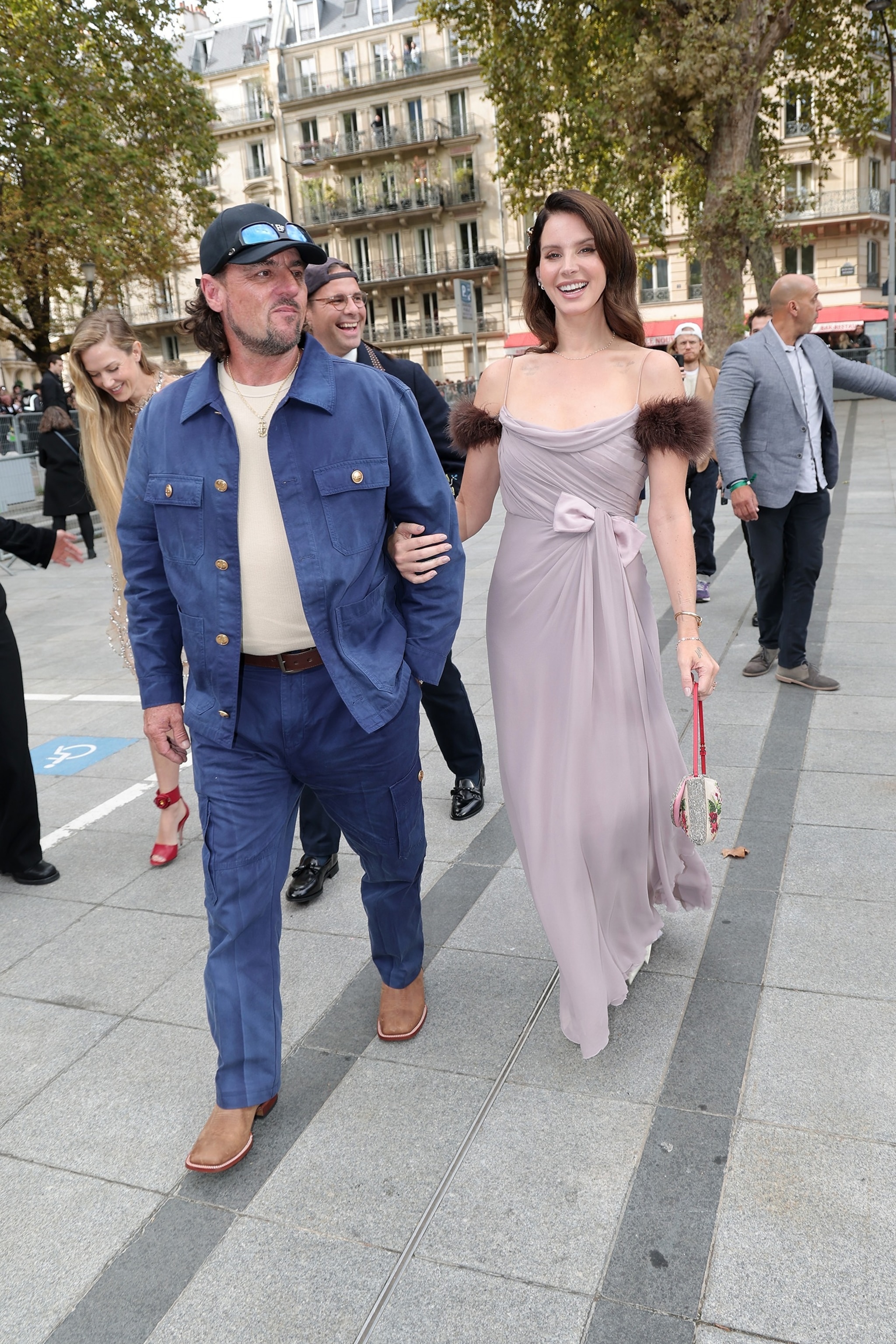 Lana Del Rey, husband share sweet moment at Paris Fashion Week: Photos - ABC News