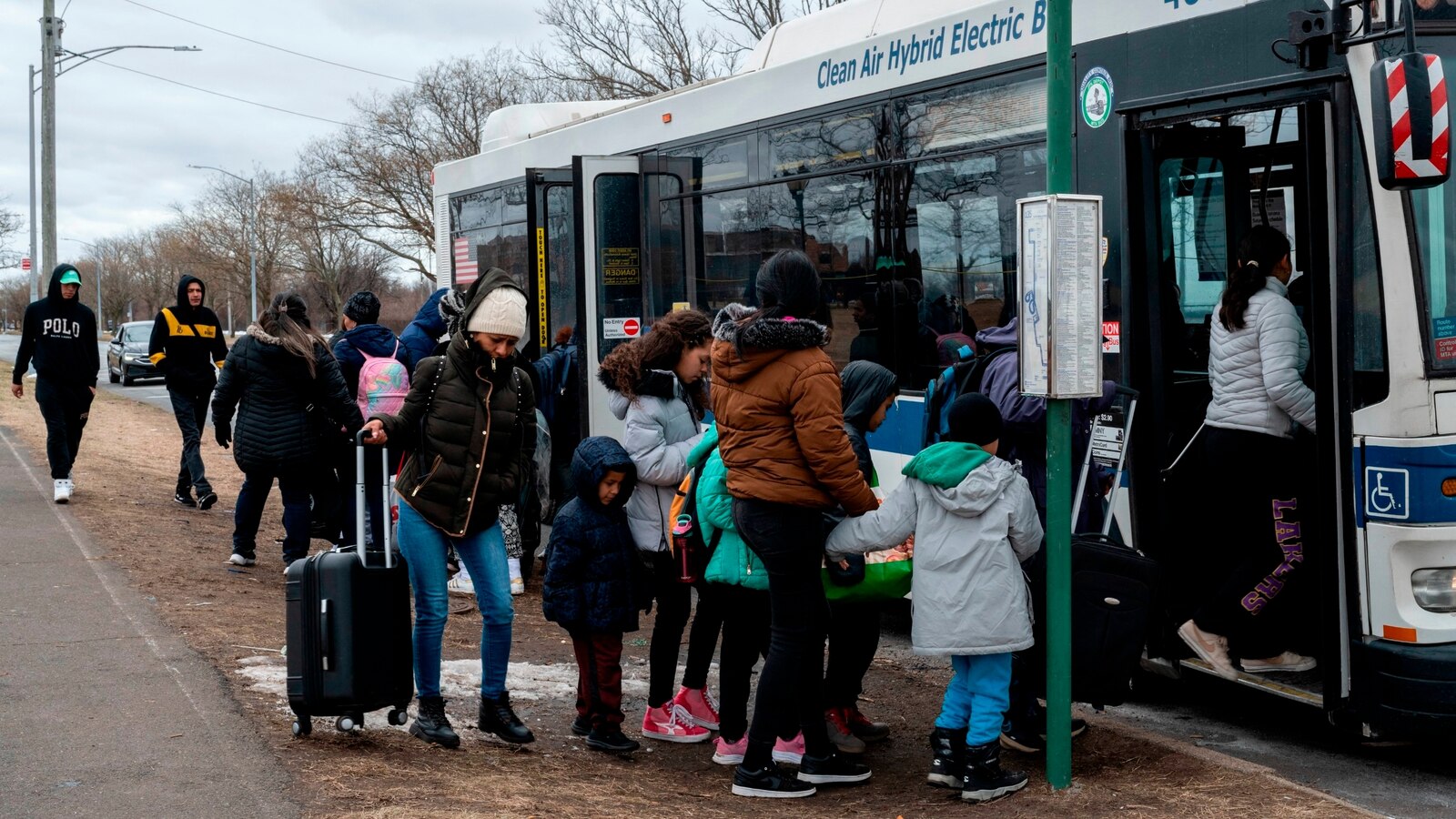 NYC mayor pushes for national migrant strategy amid asylum-seeker ...