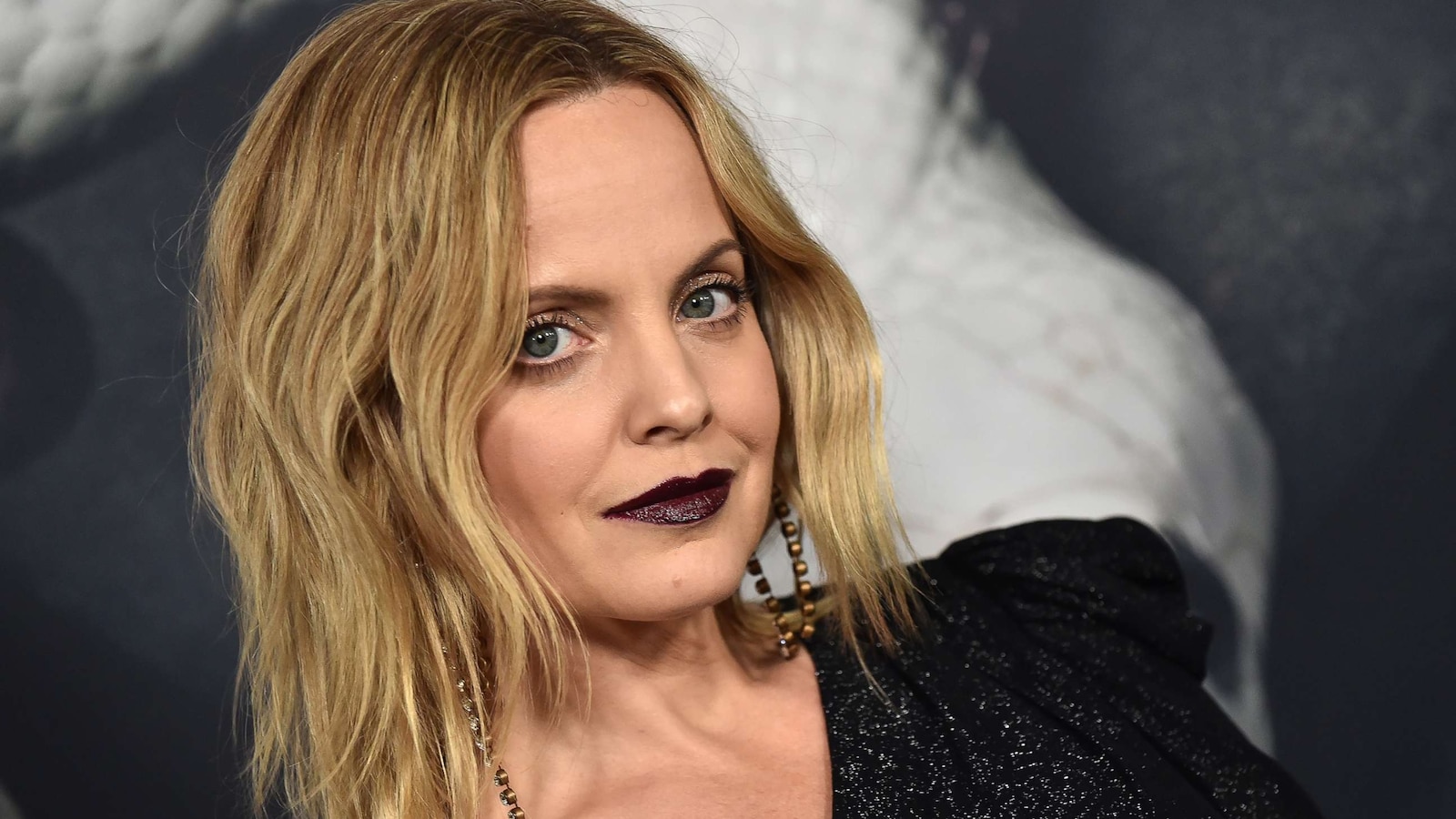 'American Beauty' actress Mena Suvari opens up about postpartum depression - ABC News