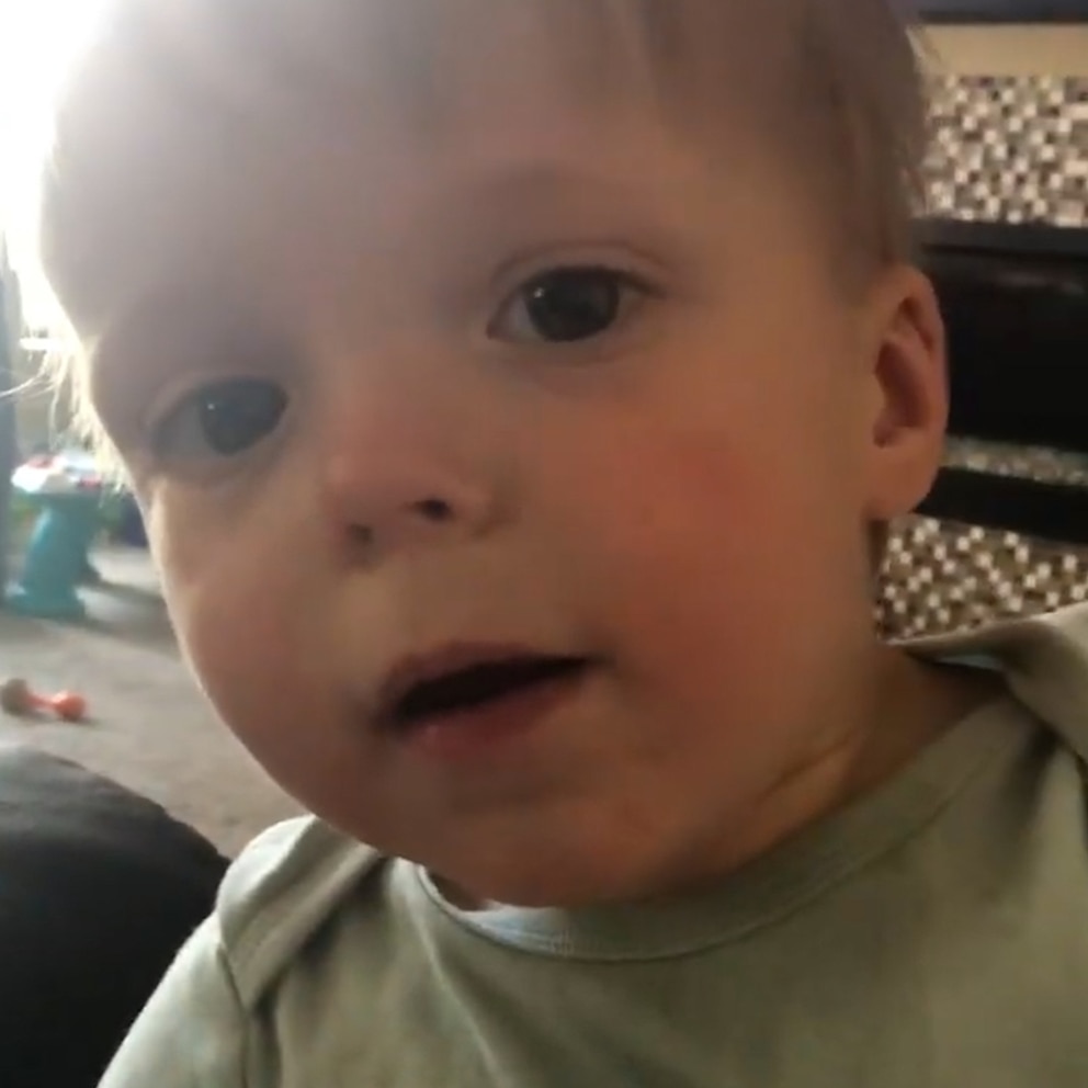 Video Hilarious toddler refuses to say 'dada' despite father's pleas ...