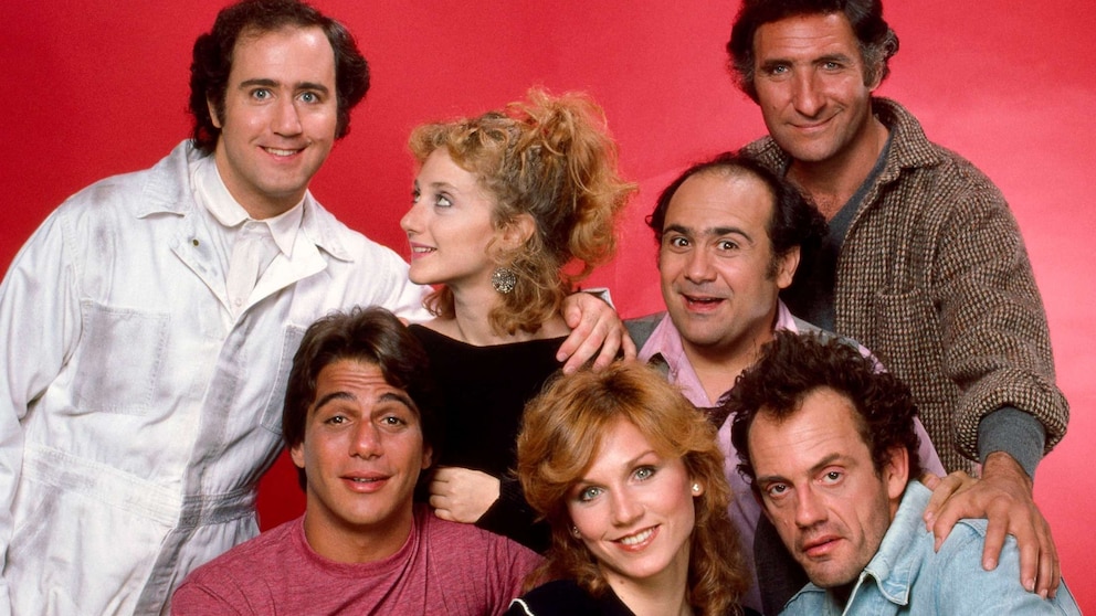 'Taxi' stars stage mini reunion nearly 40 years after show ended: See ...