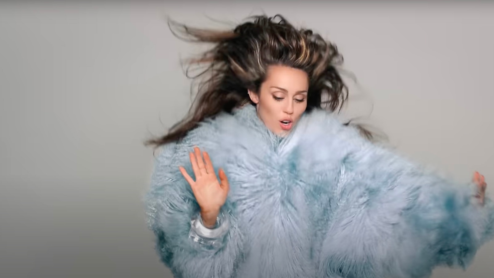 Miley Cyrus exudes gratitude in release of new single and music video ...