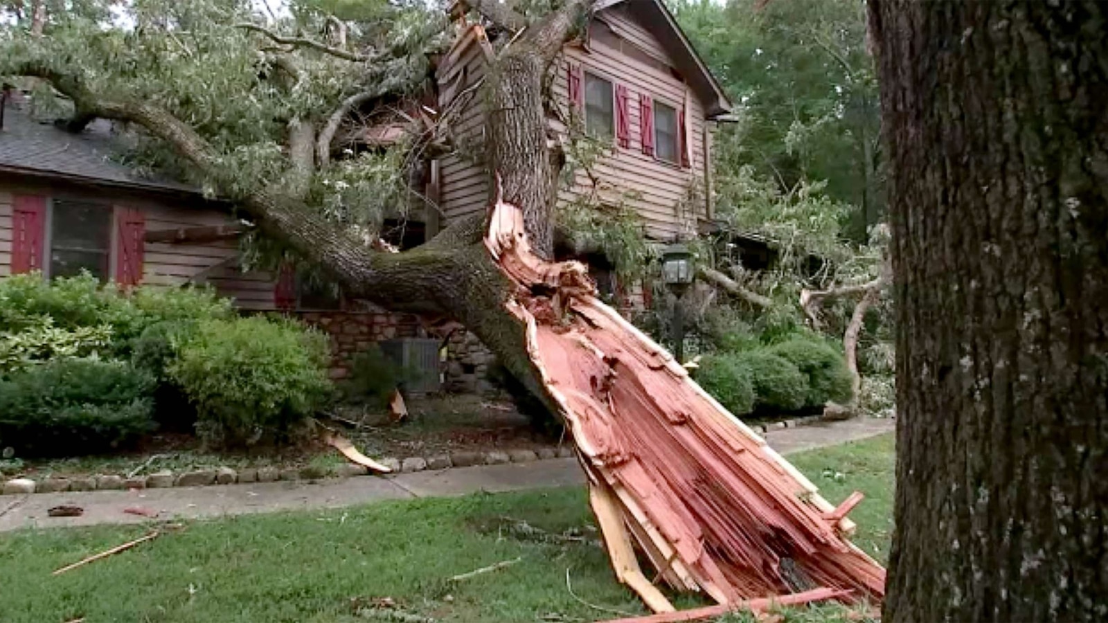 Severe weather leaves 1 dead, tens of thousands without power in North ... Severe weather leaves 1 dead, tens of thousands without power in North ...
