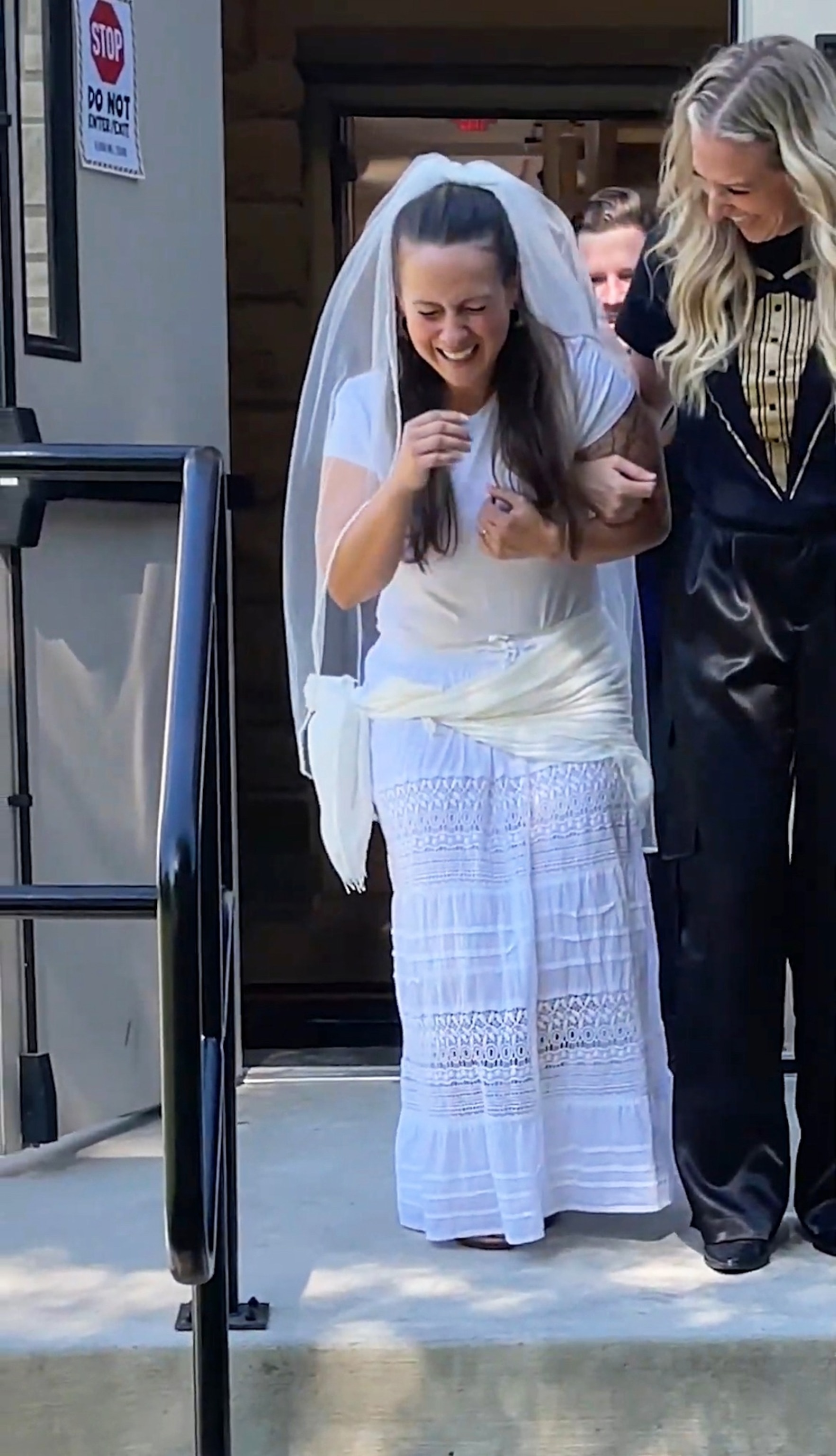 Students throw sweet surprise wedding for school principal - ABC News