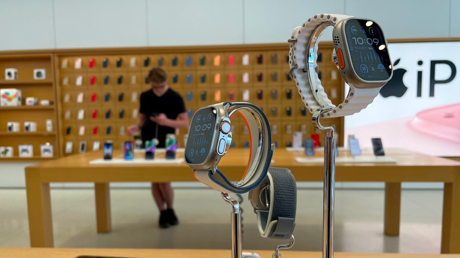 Apple to halt sales of latest smartwatches over patent dispute - ABC News
