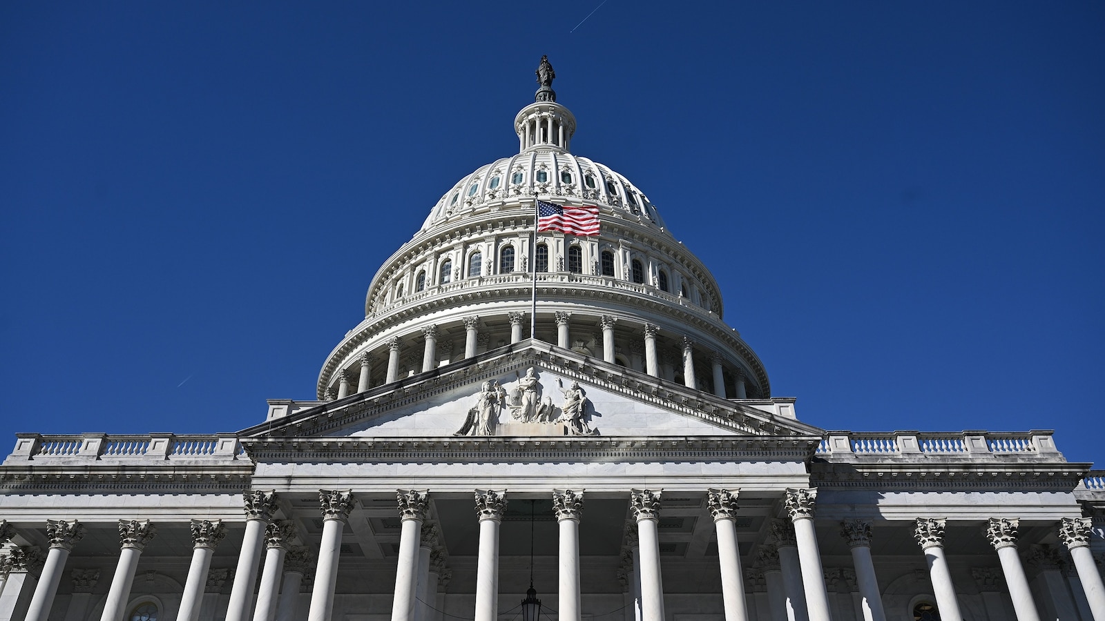 Government shutdown updates: Federal workers missing 1st full paycheck ...