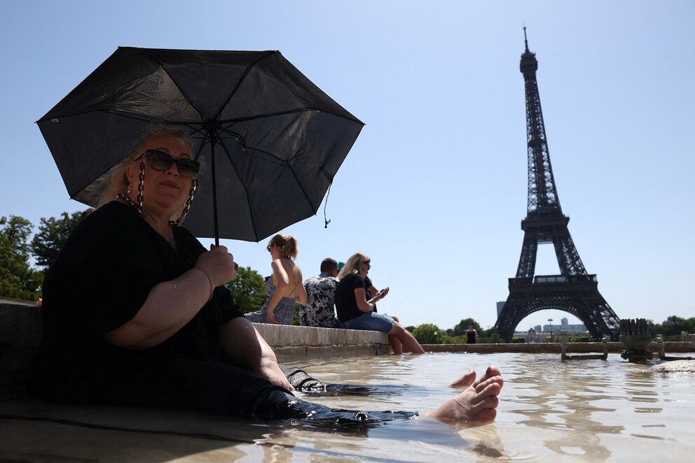 Eiffel Tower closes early as Europe swelters under heat wave - Good Morning America