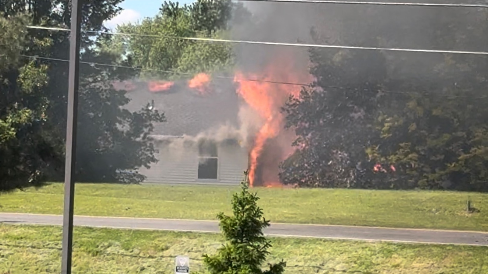 Homeowner speaks out after plane crashes into house, causing fire - ABC ...