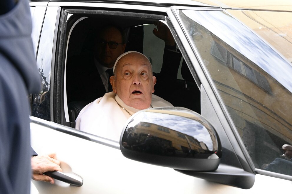Pope Francis visits Roman prison after delegating some Holy Week duties ...