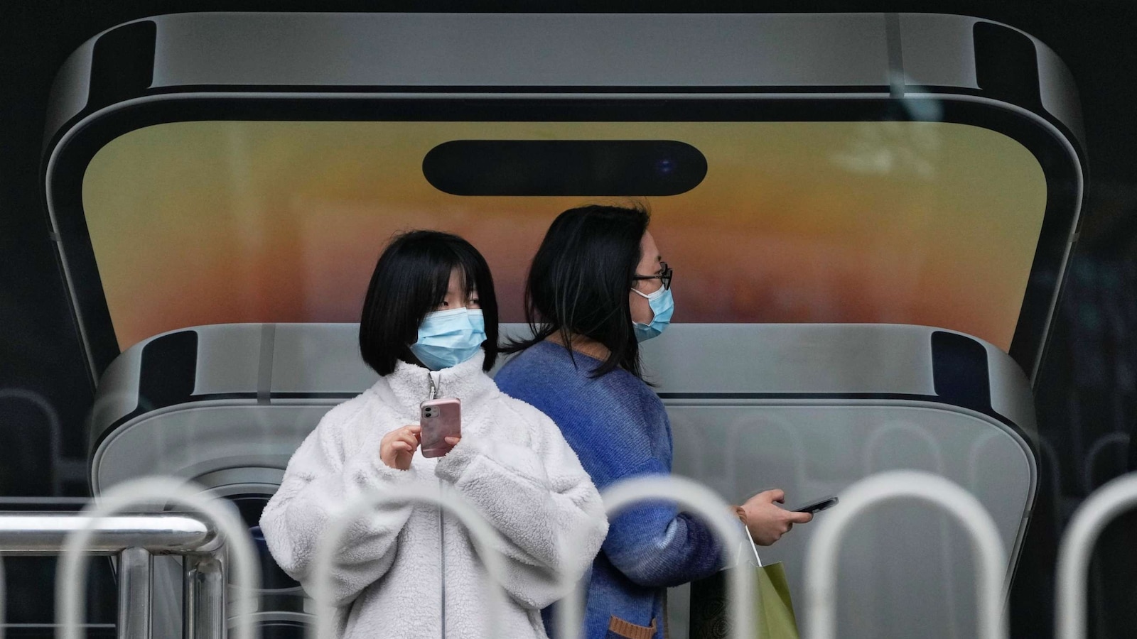 Apple iPhone models delayed by China's COVID restrictions - ABC News