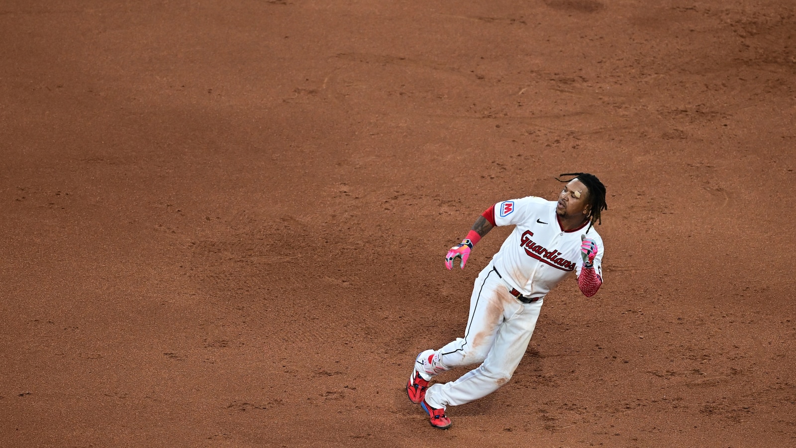 Guardians star 3B José Ramírez breaks bone in hand during win over ...