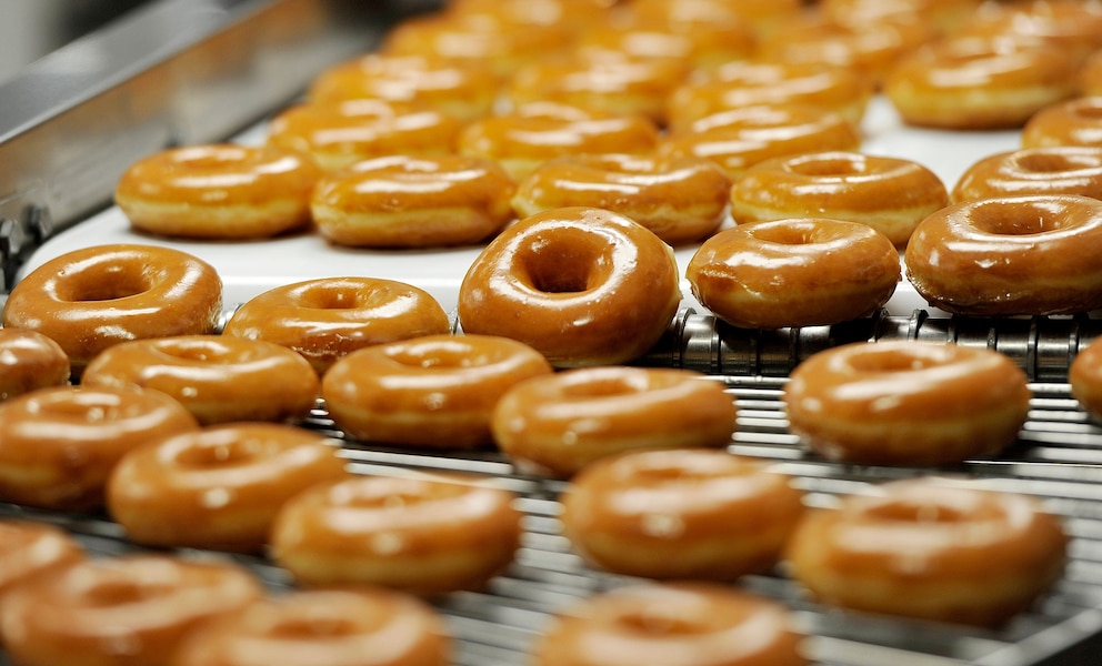 How to get a dozen Krispy Kreme glazed donuts for $1 - Good Morning America