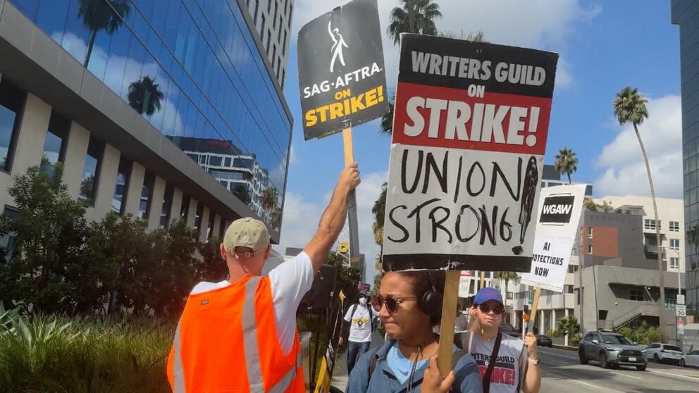 Video WGA, studios engage in 2nd day of talks - ABC News