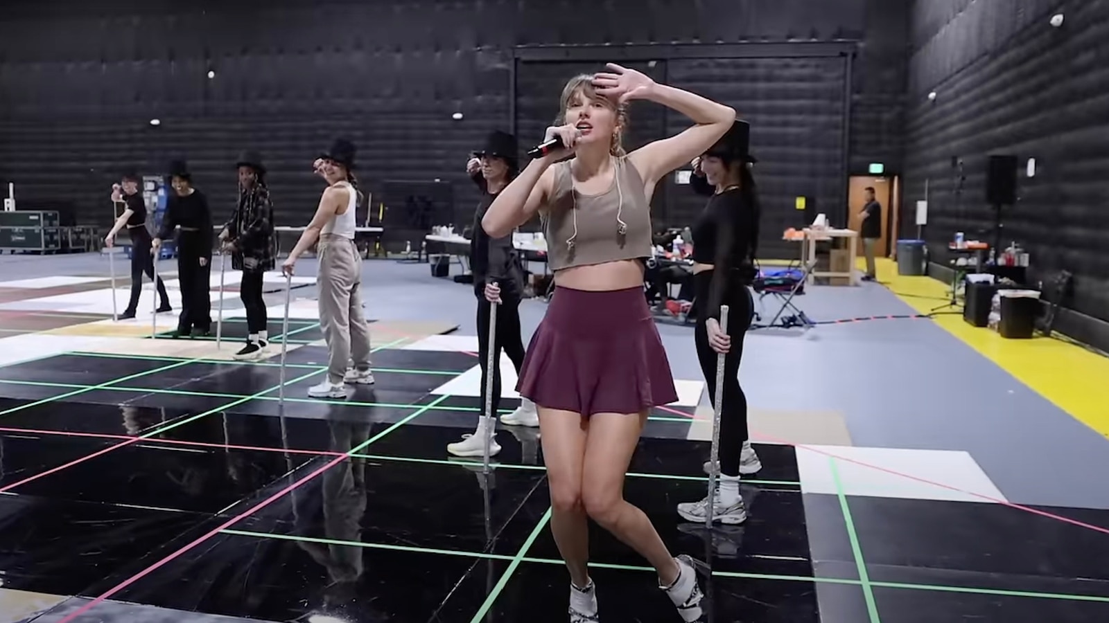 Taylor Swift releases 'I Can Do It With a Broken Heart' music video ...