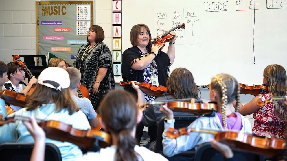 Michigan music teachers bring orchestra to life for middle schoolers ...