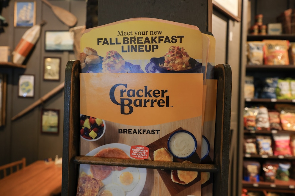 Cracker Barrel responds to backlash over new logo, restaurant redesign ...
