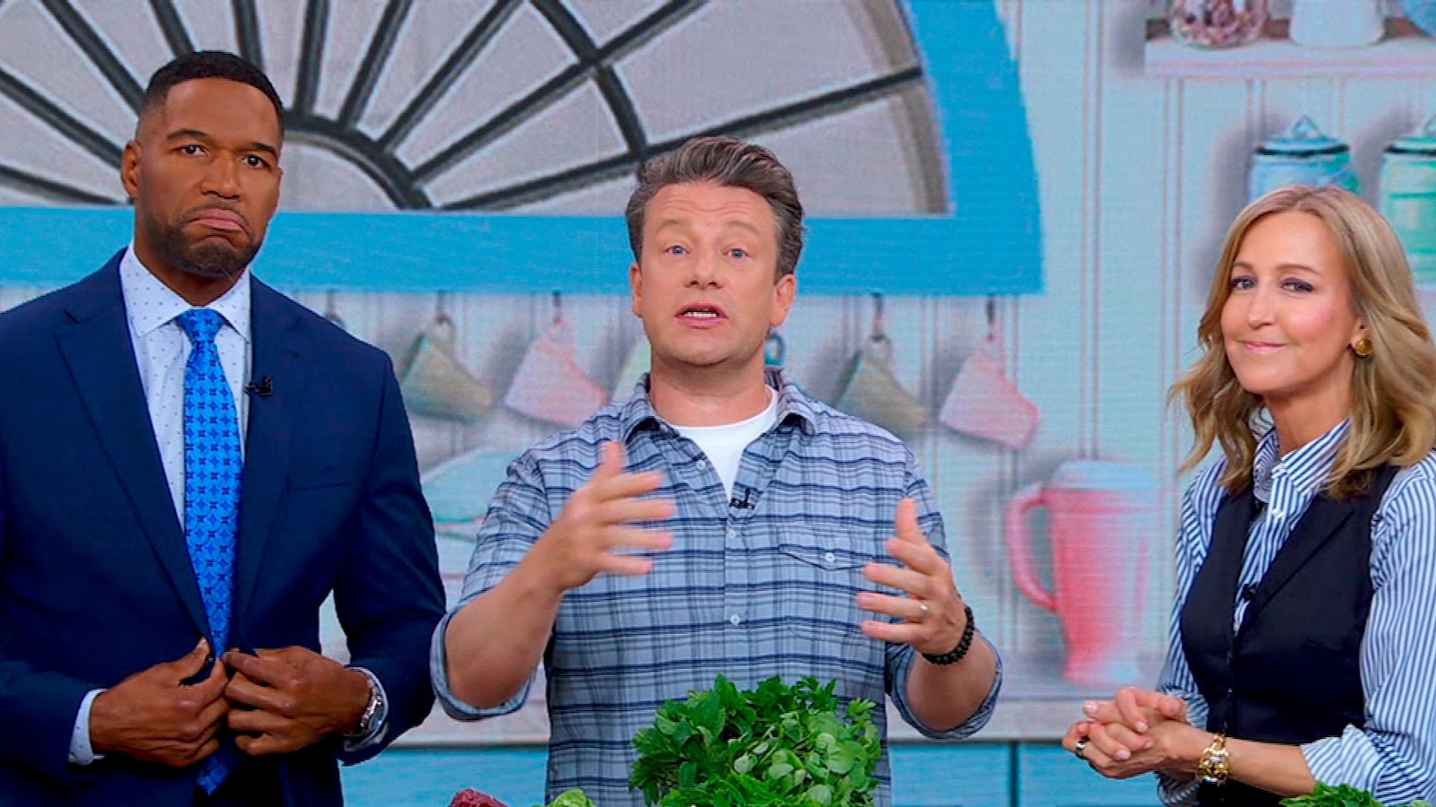 Jamie Oliver shares must-try recipes for classic tomato spaghetti ...