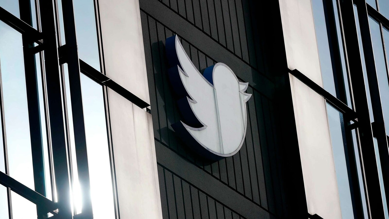 Twitter begins phasing out legacy 'blue check marks' in latest platform ...